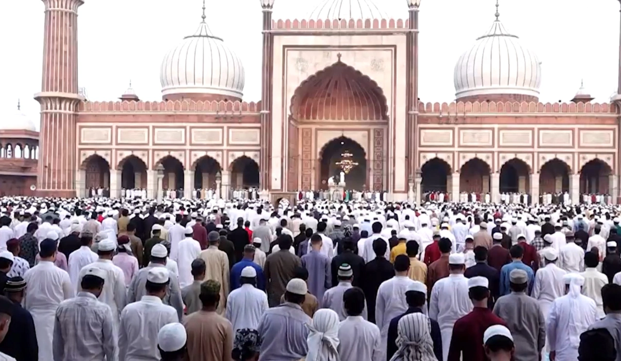 Bakrid 2026: मुंबई की सोसायटी में कुर्बानी पर बवाल, बकरीद को लेकर यूपी ...