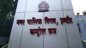इंदौर में इलेक्ट्रिक व्हीकल शोरूम में लगी भीषण आग, पड़ोसियों ने रस्सी ...